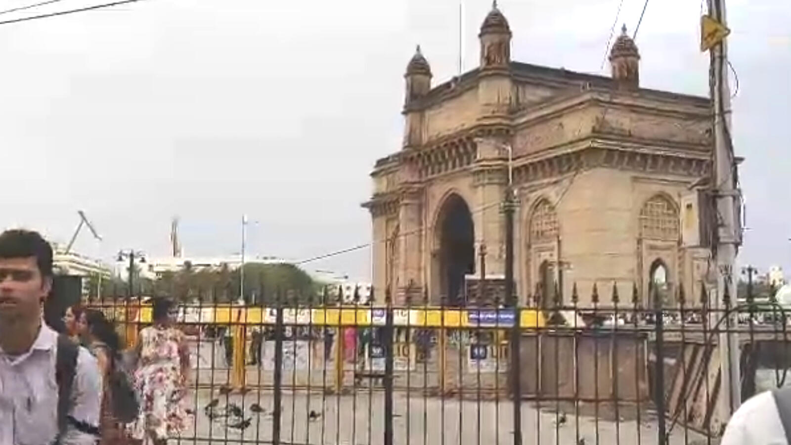 Mumbaikars enjoy pre-monsoon showers at Gateway of India