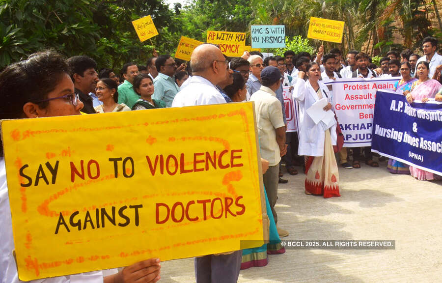 Kolkata doctors' protest spreads across India | Photogallery - ETimes Kolkata doctors' protest spreads across India | Photogallery - ETimes