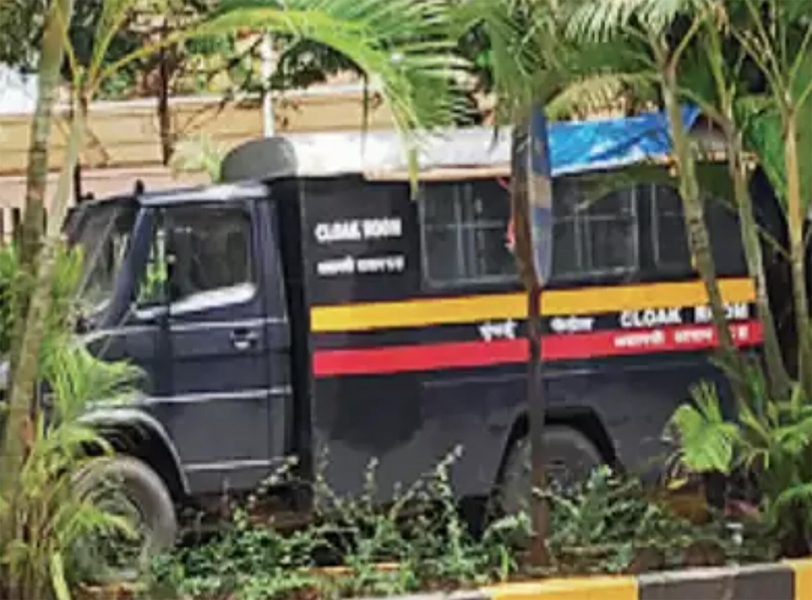 Mumbai: Police van is helping US visa seekers