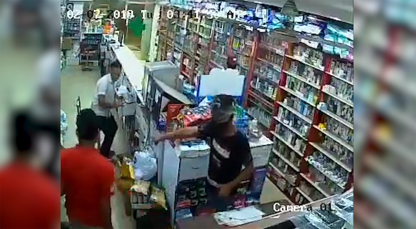 Watch: Gang of 3 rob 24X7 store in Delhi’s NFC