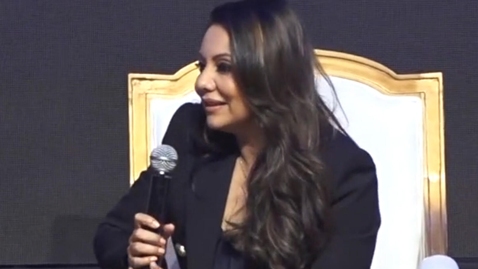 Gauri Khan gets emotional praising husband Shah Rukh Khan
