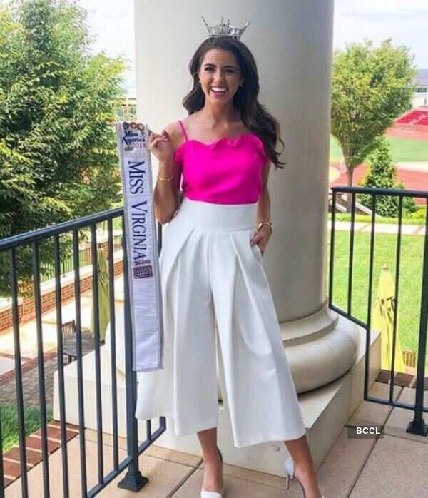 Beauty queen wins pageant after performing science experiment