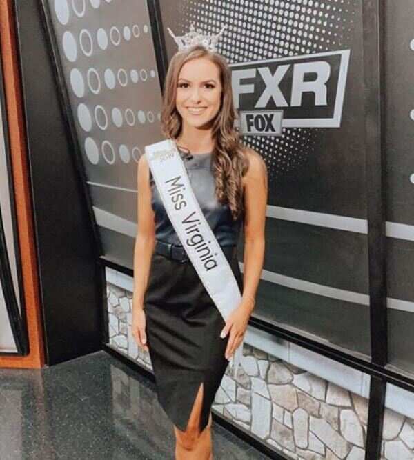 Beauty queen wins pageant after performing science experiment