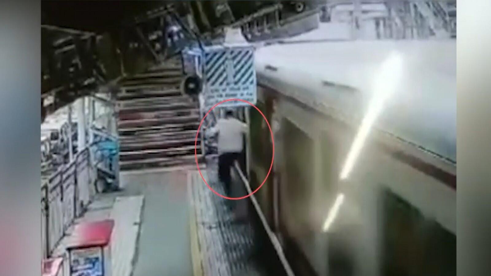 Mumbai: Man falls off train while chasing phone thief, dies