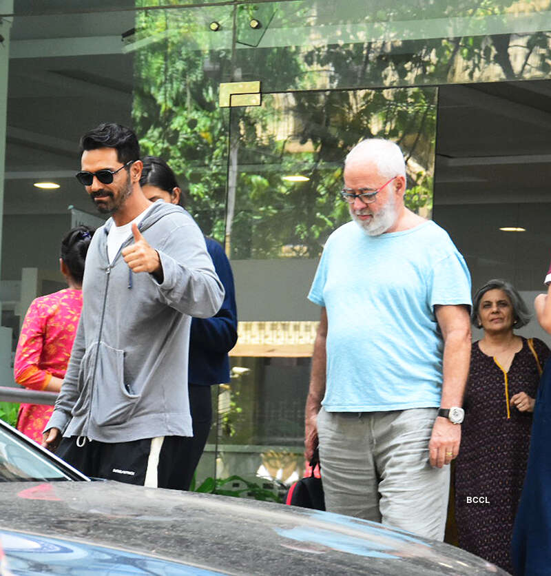 Pictures of Arjun Rampal flaunting his new look in platinum blonde hair ...