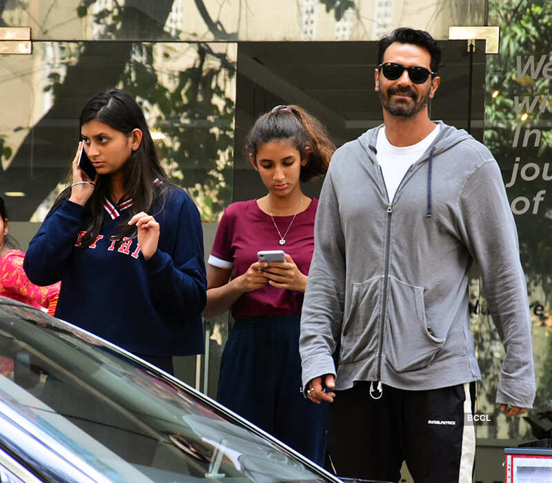 Pictures of Arjun Rampal flaunting his new look in platinum blonde hair ...