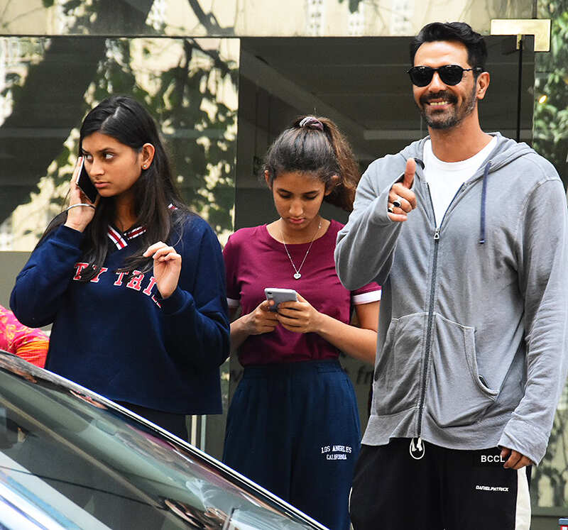 Pictures of Arjun Rampal flaunting his new look in platinum blonde hair ...