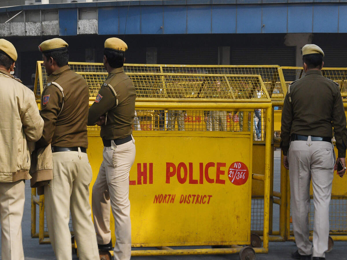Delhi police directed to adopt formal dress code