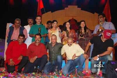 Marathi Awards | Marathi Awards Celebrity Pics | Marathi Awards Photo ...