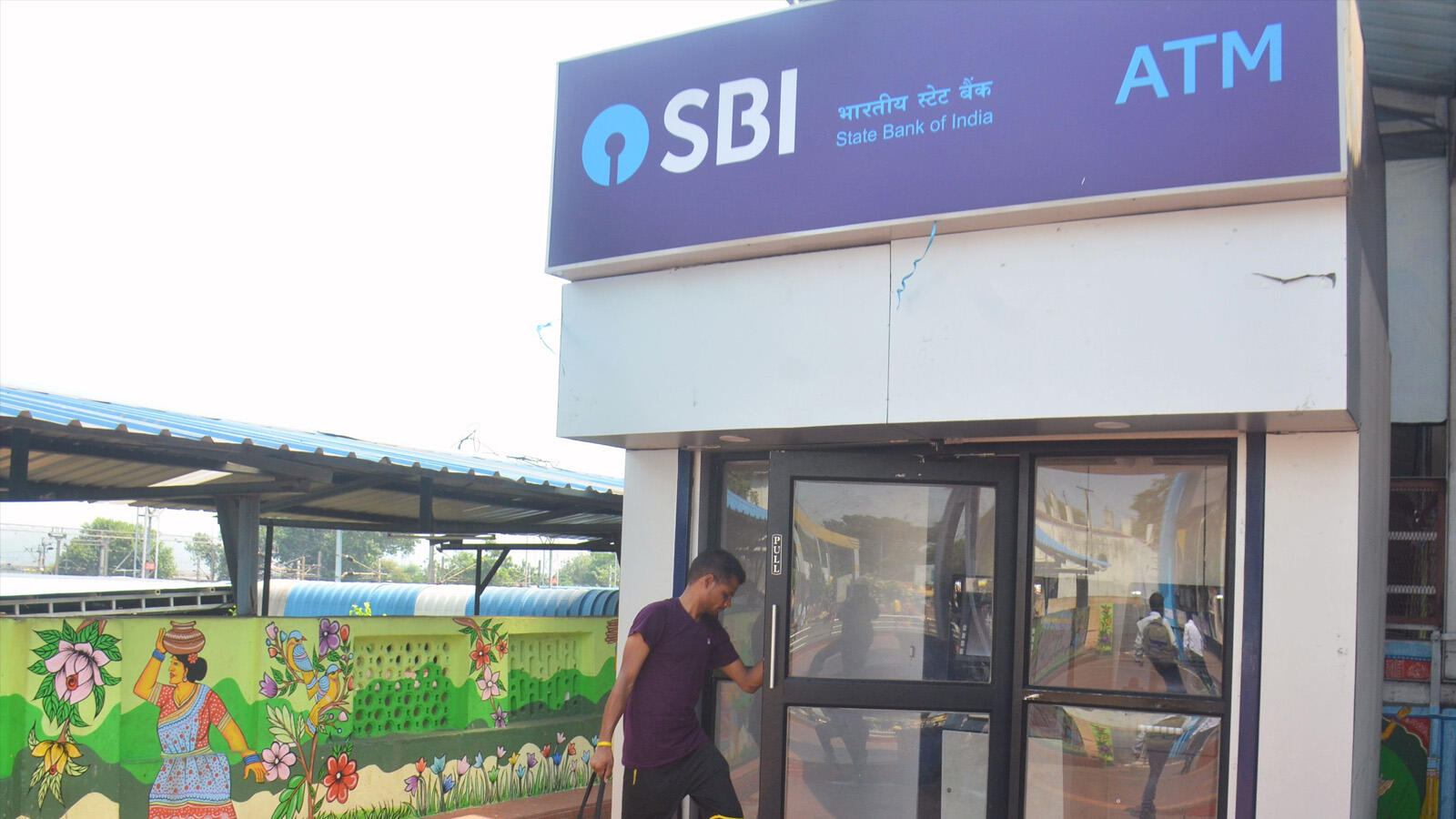 SBI plans to promote digital transactions, may eliminate debit cards