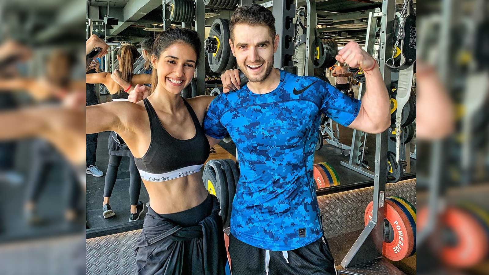 Disha Patani flaunts her perfect washboard abs in this latest picture!