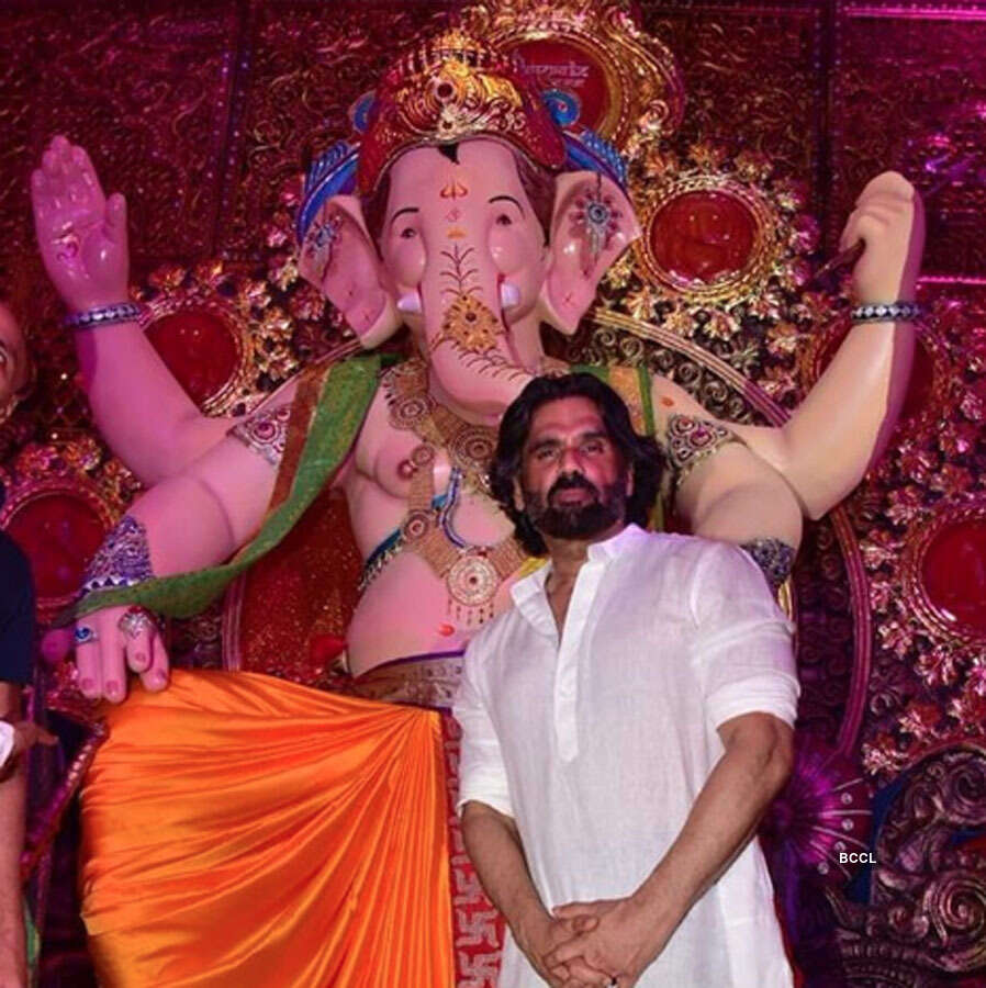 This is how Bollywood celebs welcomed Lord Ganesha- The Etimes Photogallery Page 9