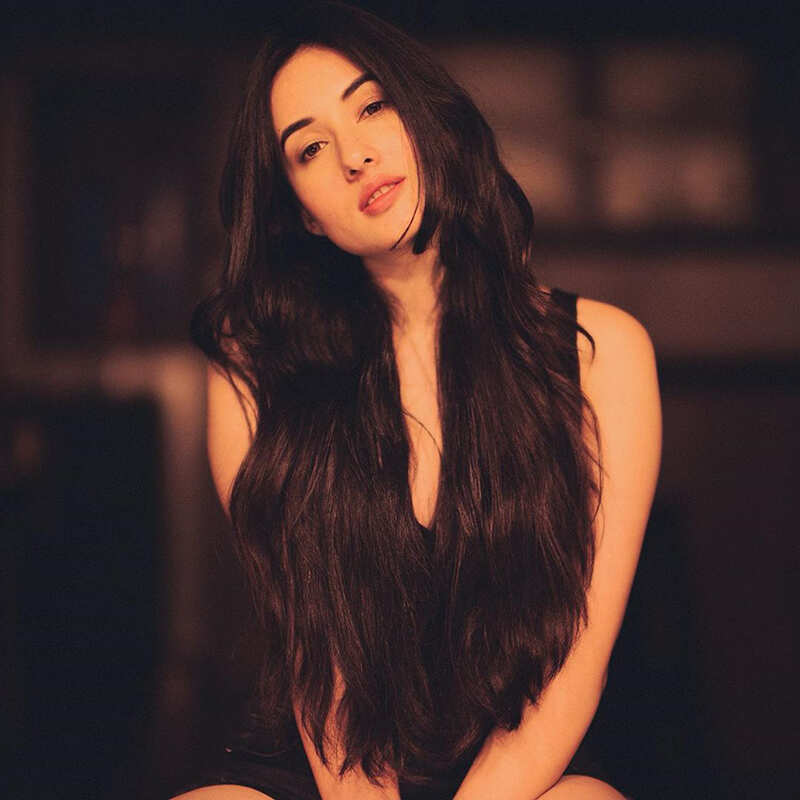 Glamorous pictures of Nepali beauty Aditi Budhathoki are too good to ...