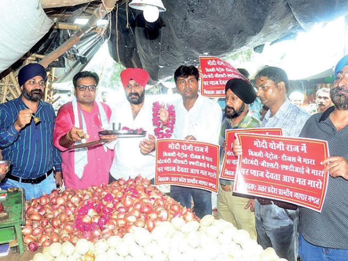 Centre bans export of onion, imposes stock limit on traders to check price rise - Times of India