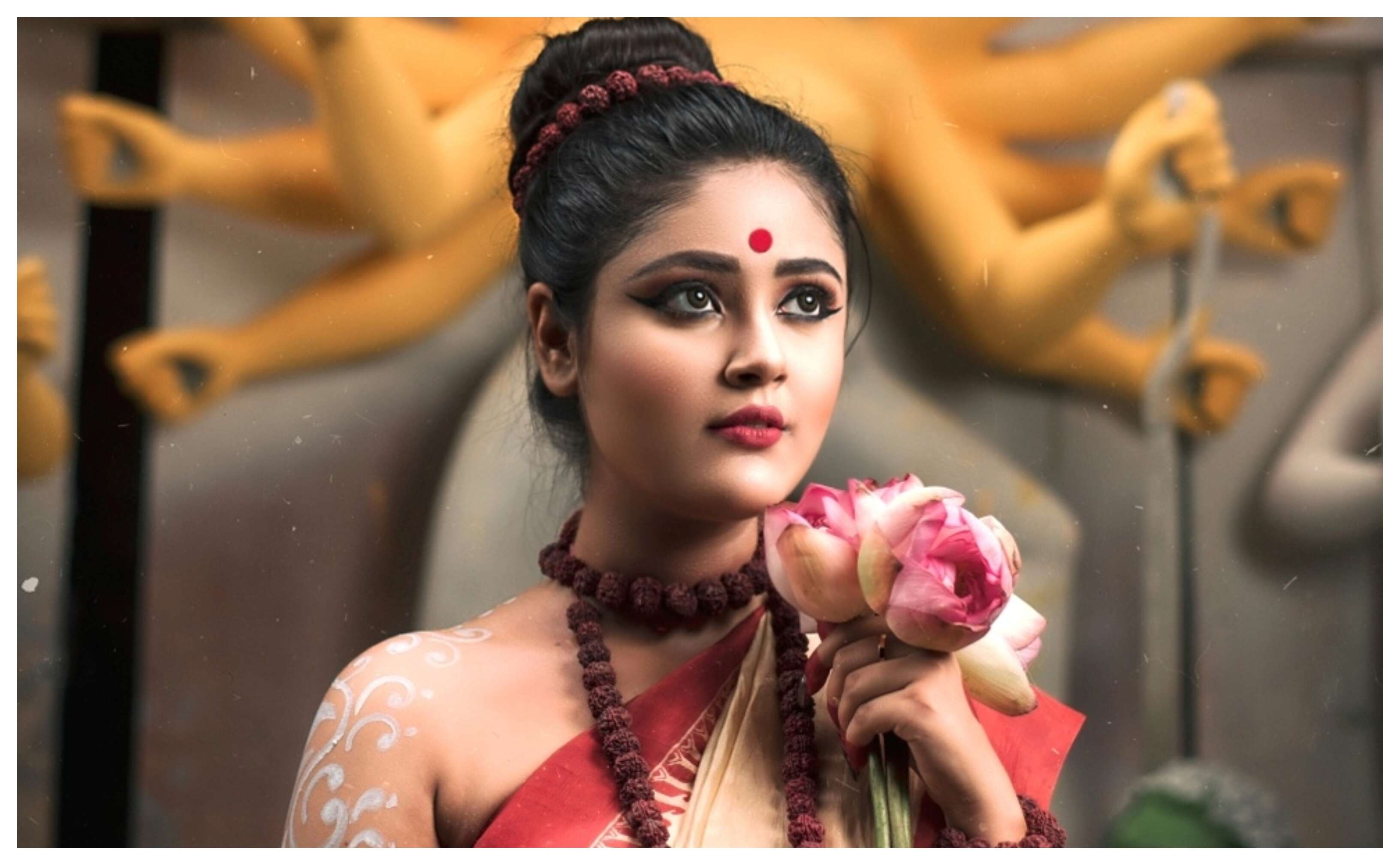 Amp up your Durga Puja look with laad-paad-sada saree - Times of India