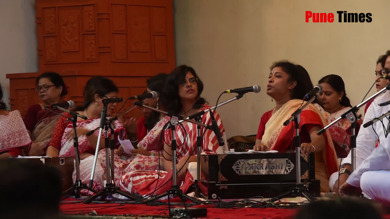 Singers narrate tales of Maa Durga's fight with demon Mahisasura with ...