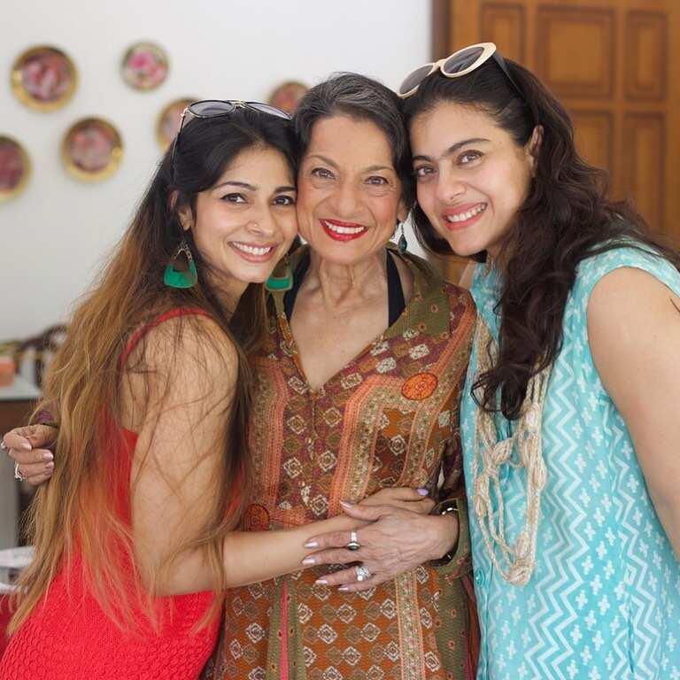 #FamilyGoals: Kajol poses with Tanuja and sister Tanishaa Mukerji ...