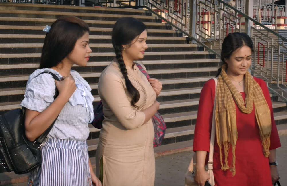 Purbo Poschim Dokkhin Uttor Ashbei Movie User Reviews & Ratings | Purbo ...
