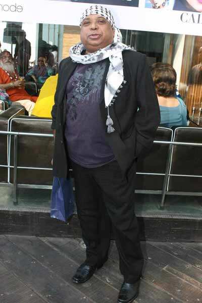 Abhijeet Bhattacharya with wife at the launch of 'Eskimo Vie' calendar ...