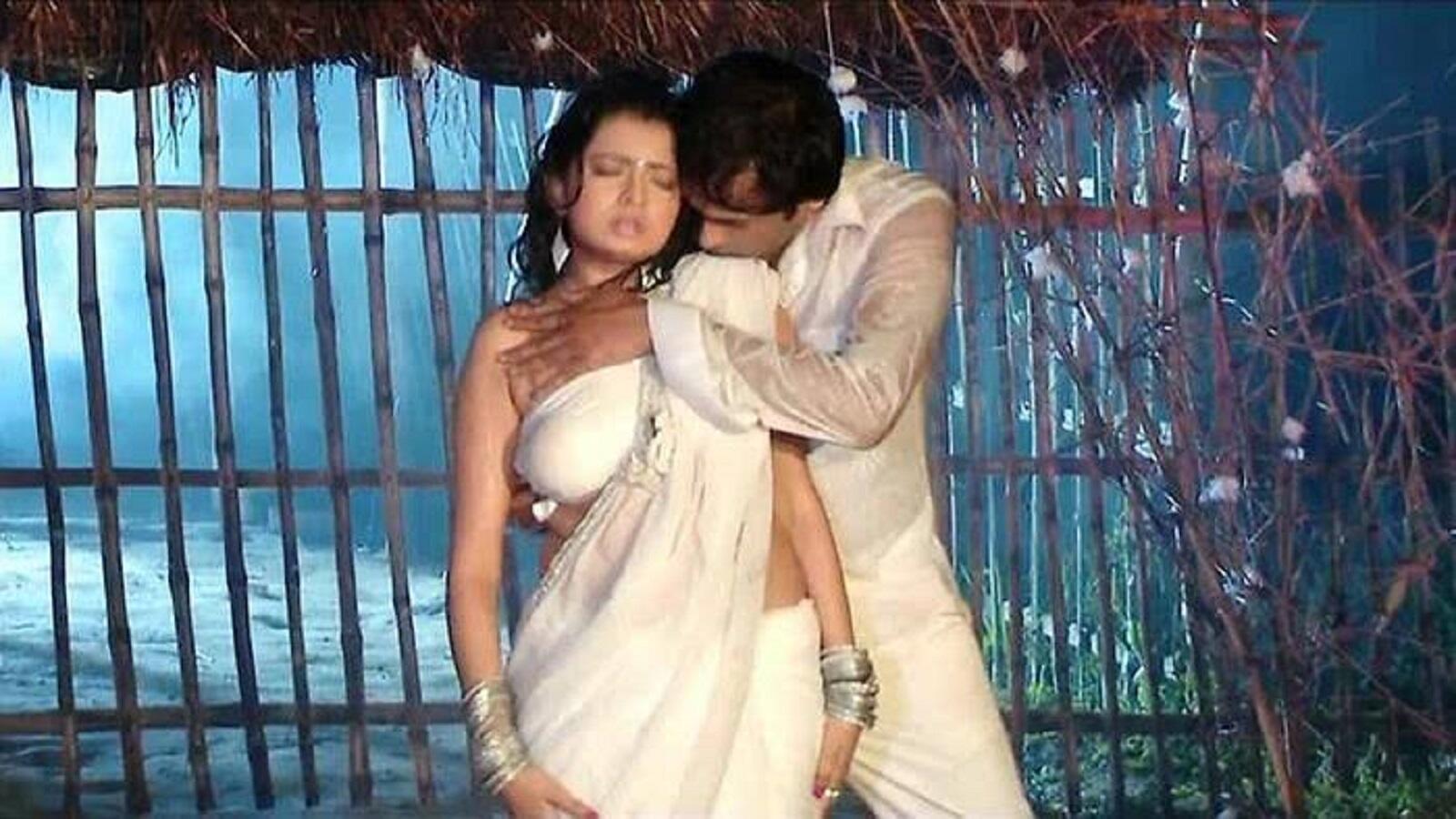 Bhojpuri Gana Video: Bhojpuri Song 'Bas Mein Na Dehiya Ba' Ft. Prithvi Singh and Kalpana Shah