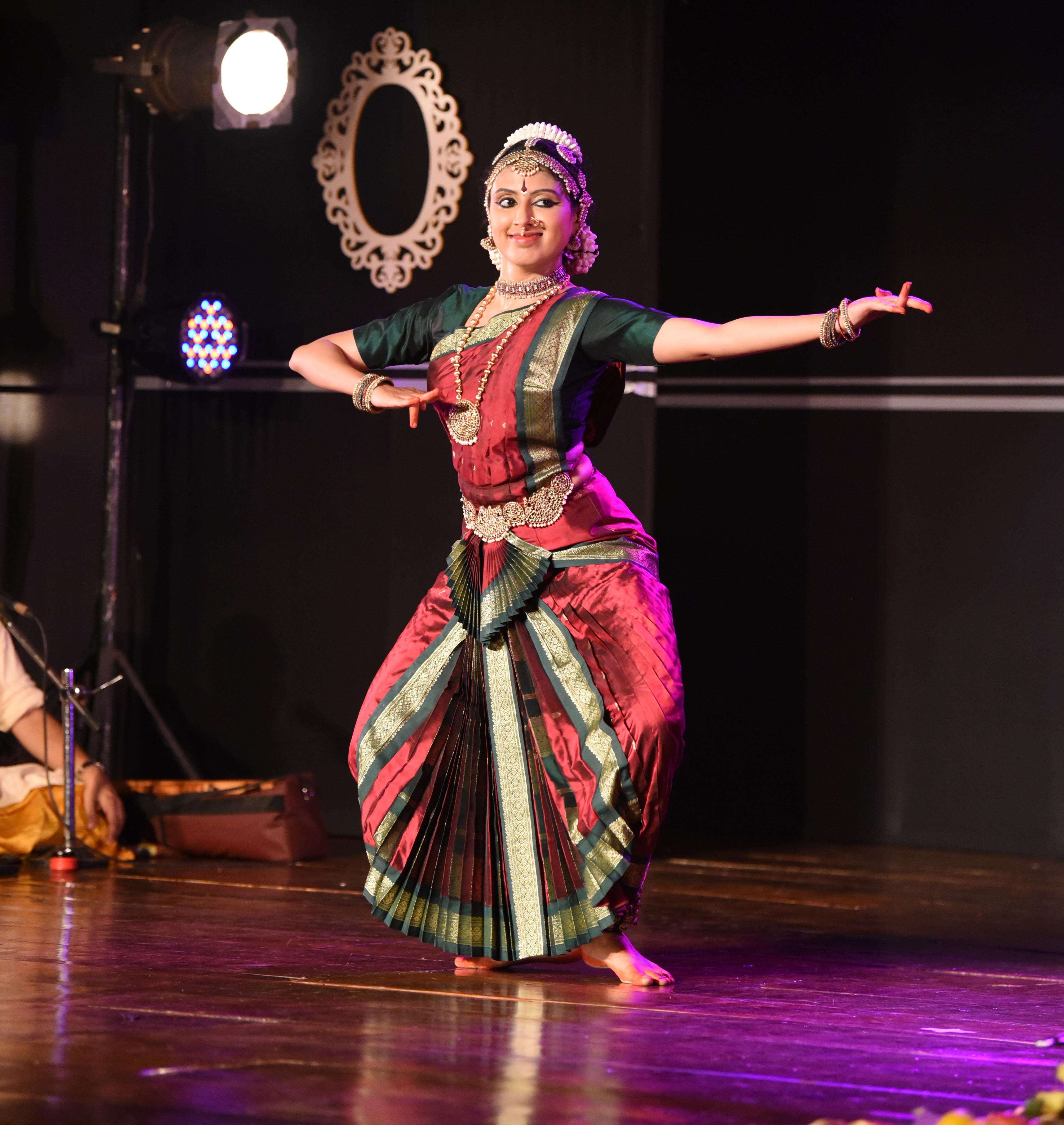 Poorna Hariharan dance: Danseuse Poorna Hariharan enthrals with ...