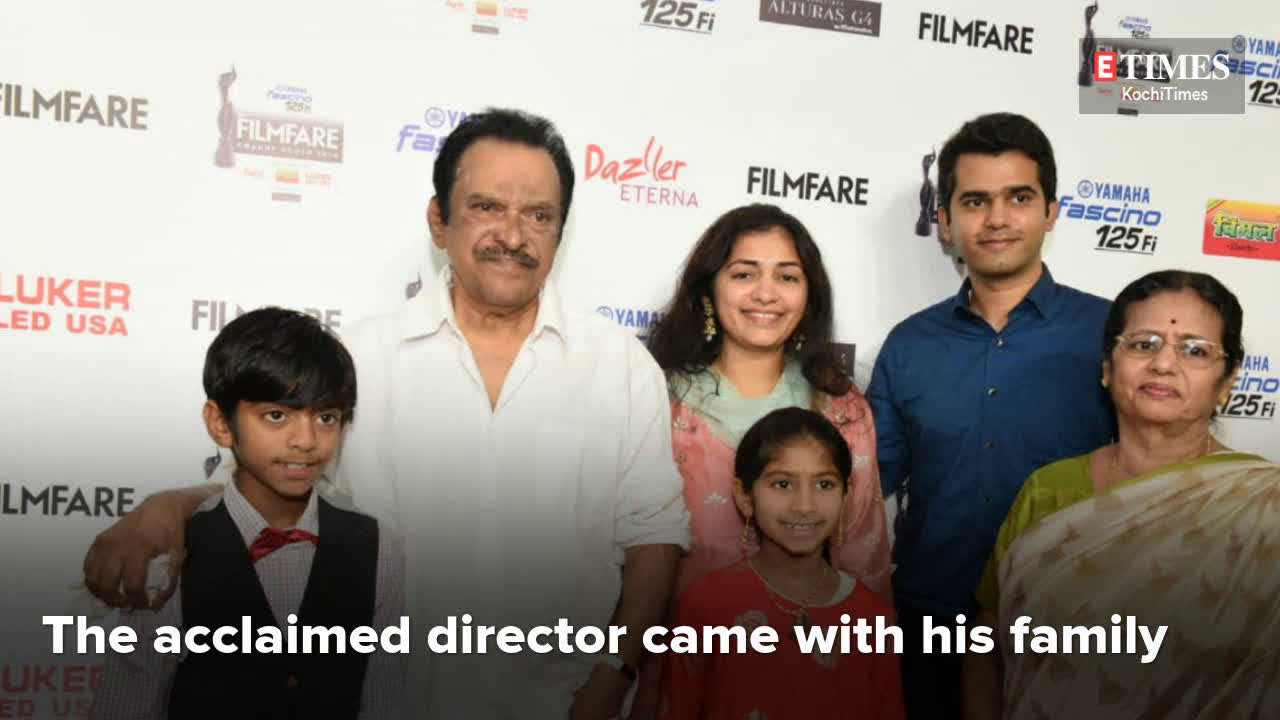 Hariharan arrives with family at Filmfare