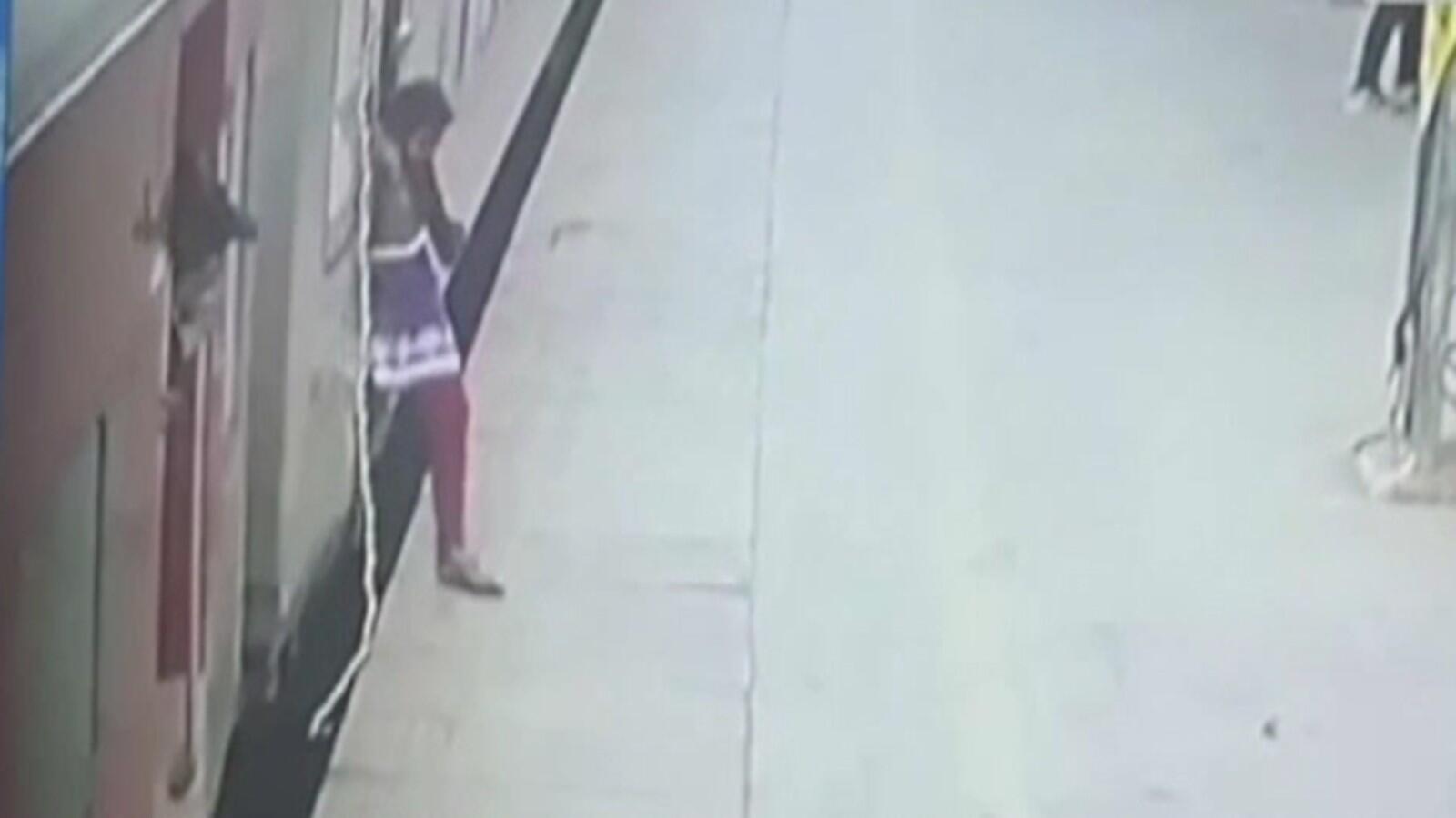 Shocking! Woman loses both legs while trying to de-board moving train