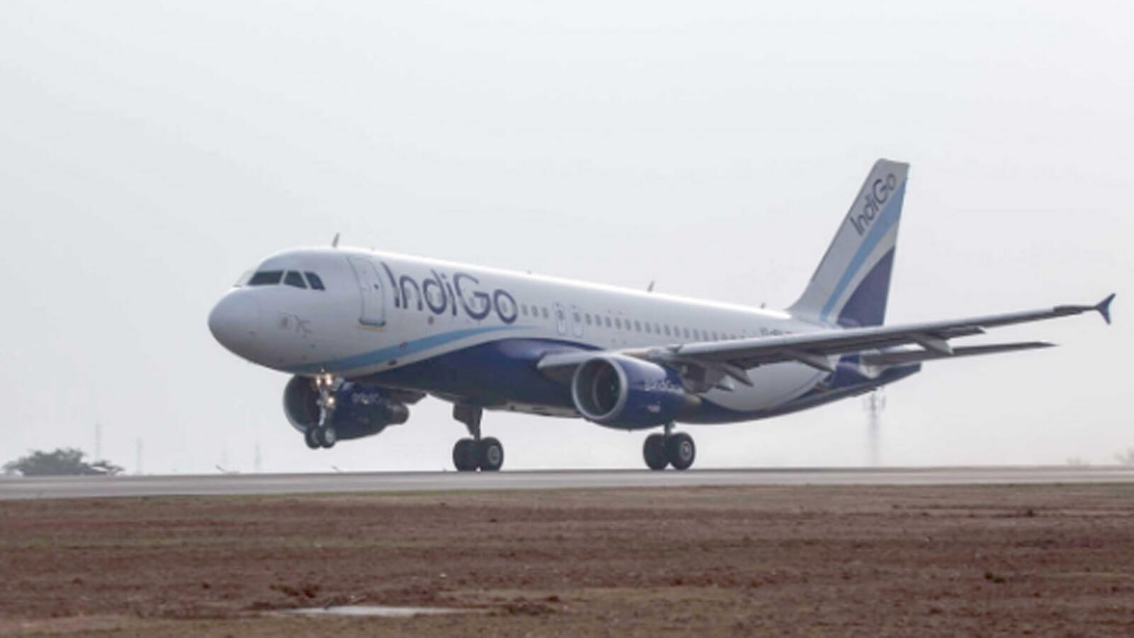 Pune-Jaipur flight diverted to Mumbai due to engine trouble