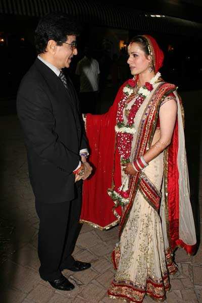Jeetendra with Neelam during her wedding with Sameer Soni at their ...