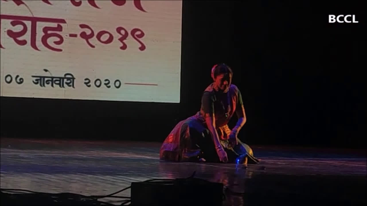 An entrallling performance by Sharvari Jamenis