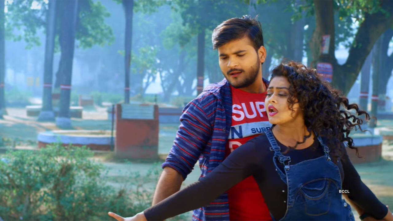 Dil Dhak Dhak Kare Movie: Showtimes, Review, Songs, Trailer, Posters, News & Videos | eTimes