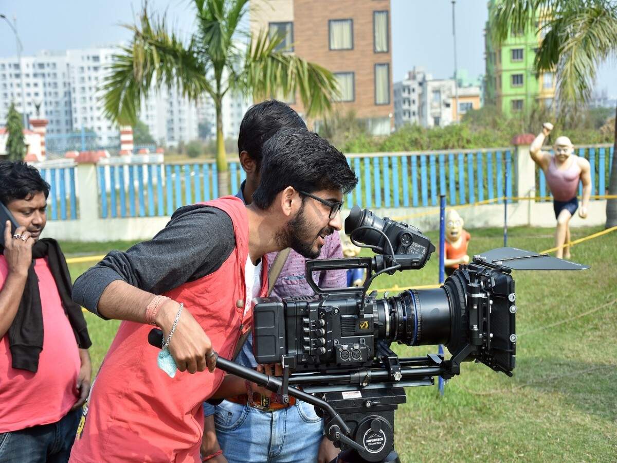 Prantik Banerjee in Subhra Chakraborty’s music video | Bengali Movie ...