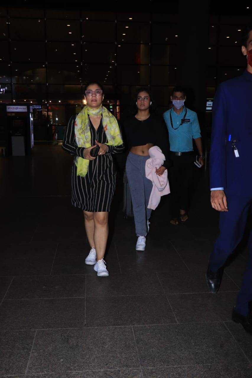 Kajol And Nysa Kajol And Her Daughter Nysa Devgn Make Heads Turn As They