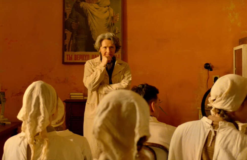 Beanpole Movie User Reviews & Ratings | Beanpole (2020) | Times Of India