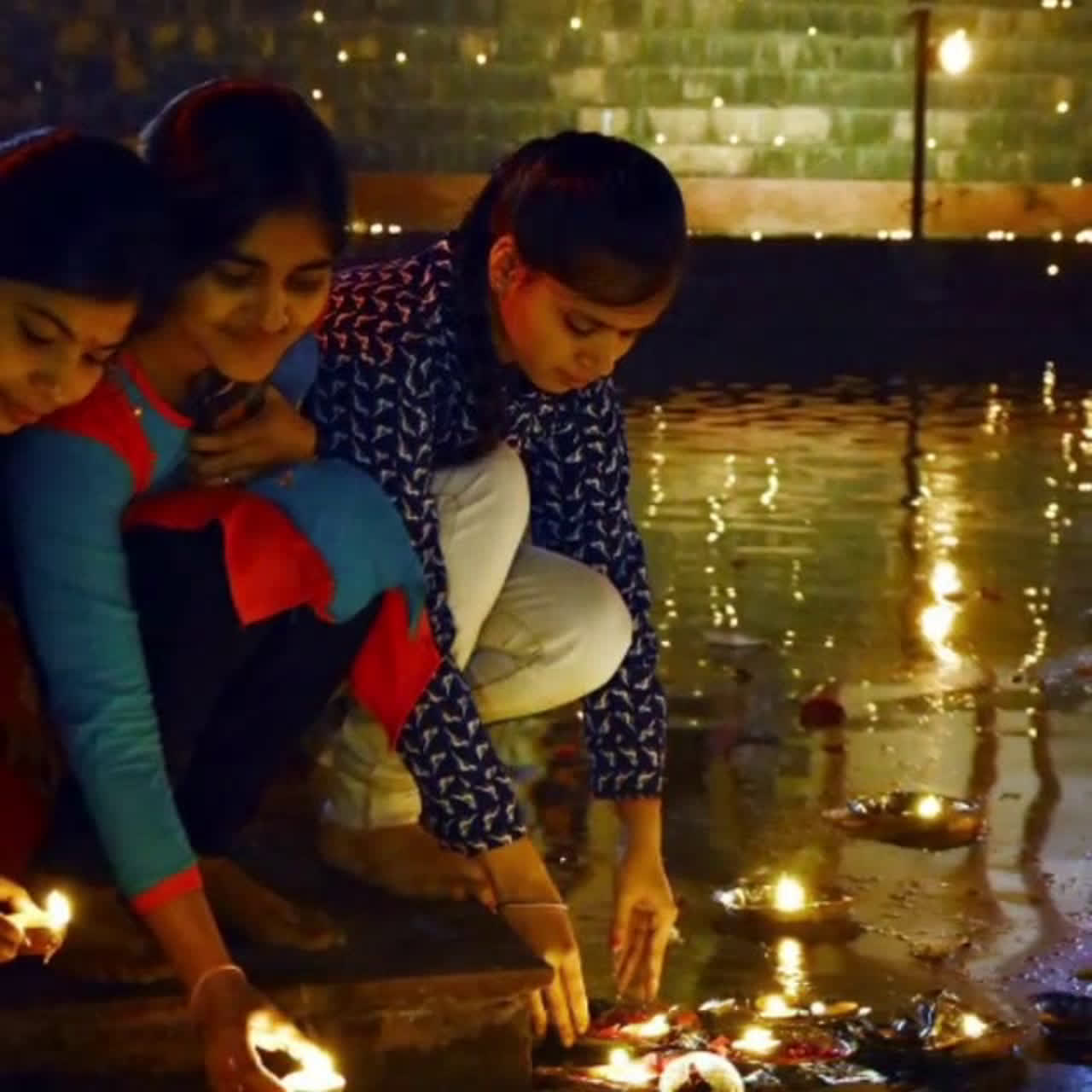 'Traditional Diya lighting' was a hit among Bareilly youngsters!