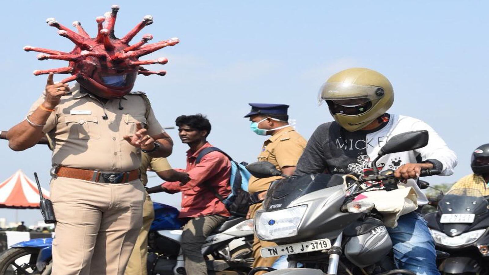 COVID-19: Cop wears Corona shaped helmet, asks commuters to stay home ...
