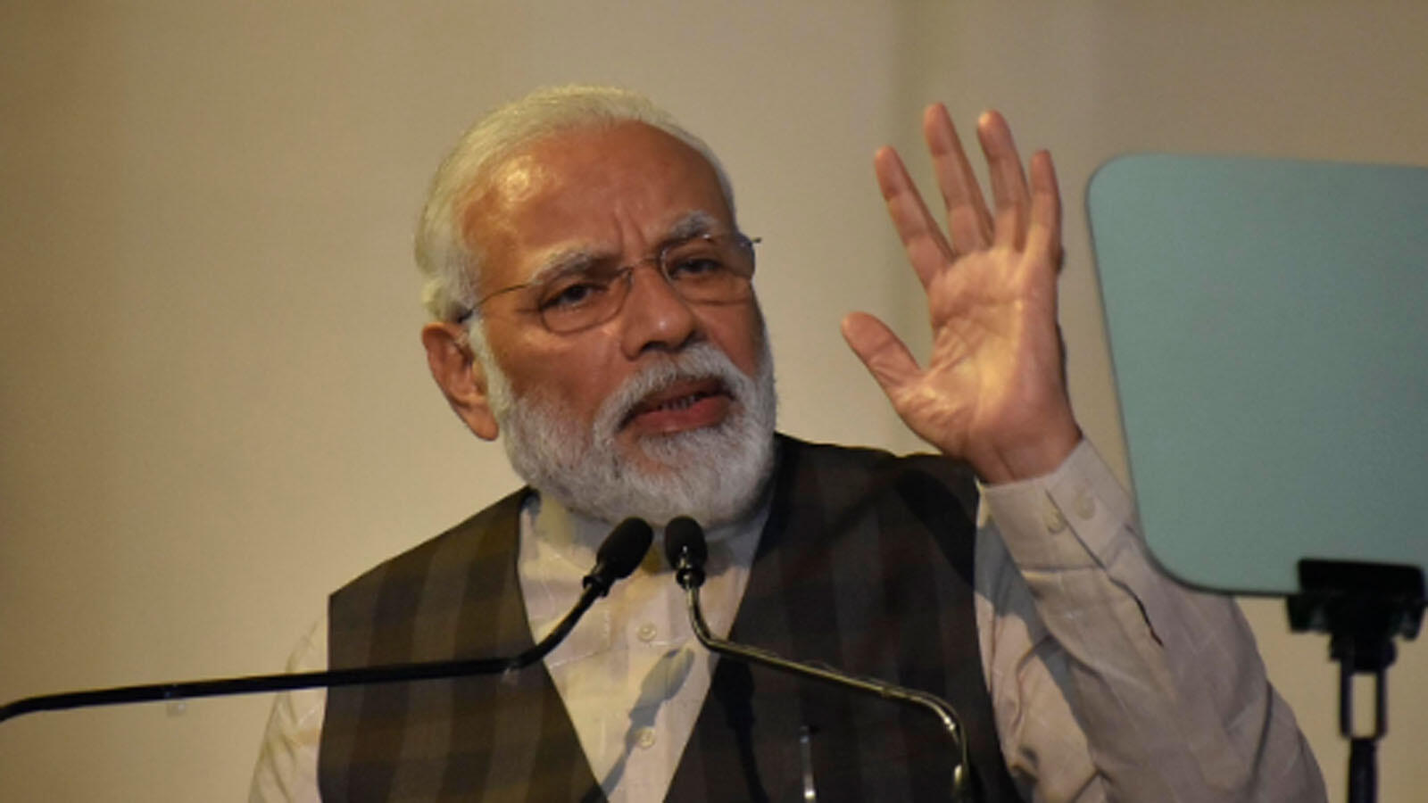 Covid-19: PM Narendra Modi speaks to medical staff at Naidu hospital in ...