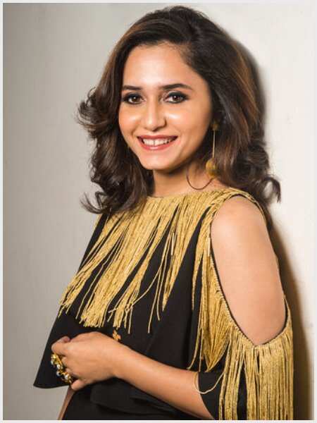 Singer-lyricist Priya Saraiya writes a song on Corona | Hindi Movie ...