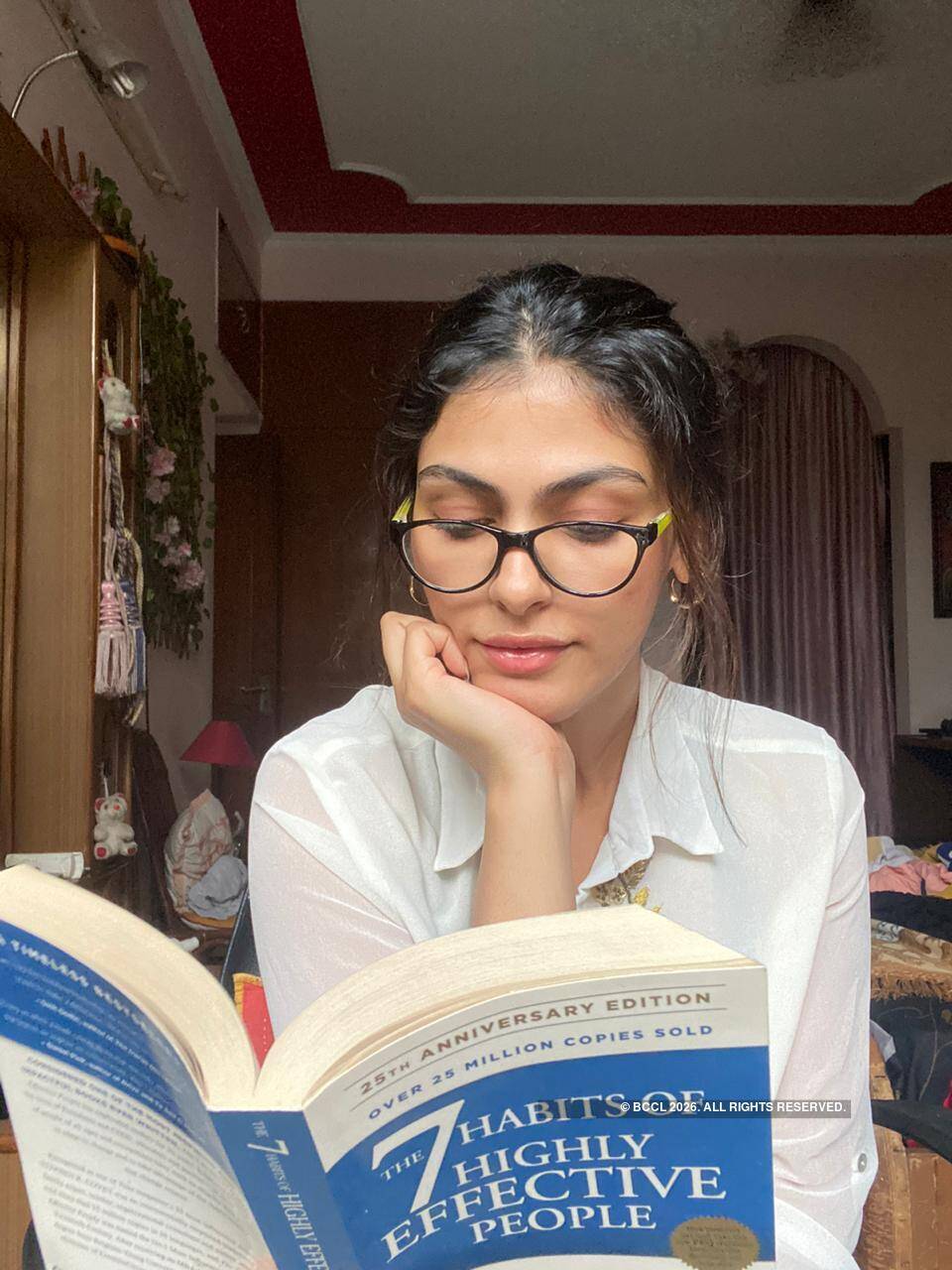 Beauty queens with their favorite books, what’s yours?