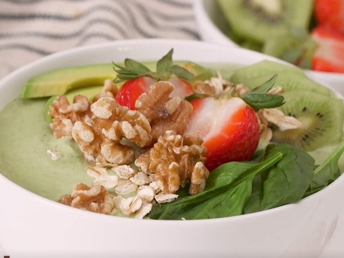 Vegan Smoothie Bowl Recipe: How to make Walnut Avocado Smoothie Bowl at ...