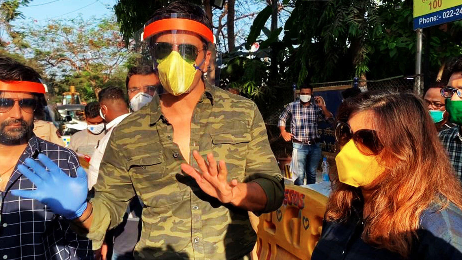 Sonu Sood sends migrants stuck in different parts of the city back to ...