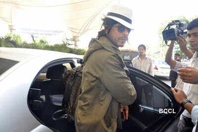 Shah Rukh Khan-SRK spotted in new look- The Etimes Photogallery Page 8
