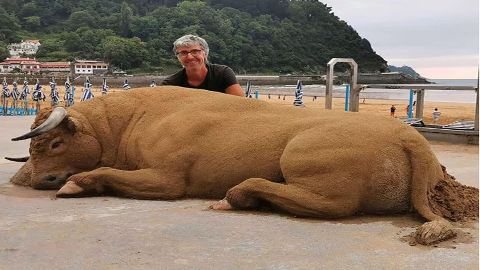 Art or real! This sand artist makes amazingly realistic sculptures of ...