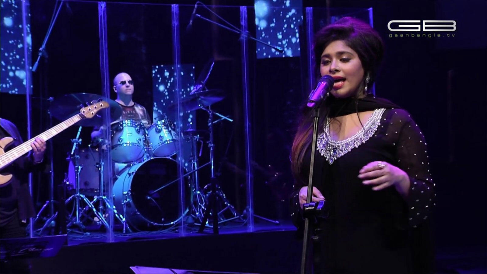 Listen to Popular Bengali Song - 'Porodeshi Megh' Sung By Luipa