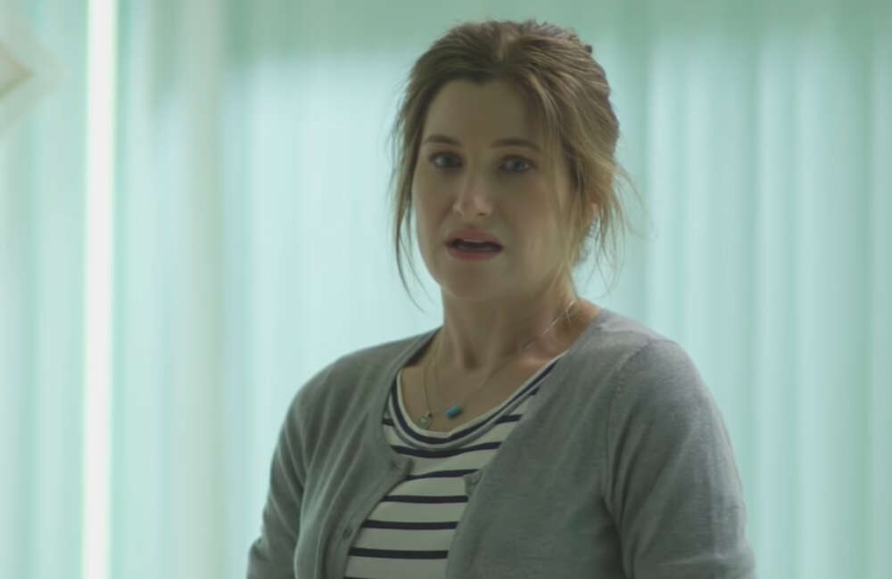 Transparent Season 1 Review: A sensitive comedy surrounding a trans ...