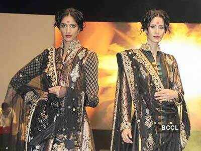 Mugdha Godse poses during HDIL Invitation cup awards night at Race ...