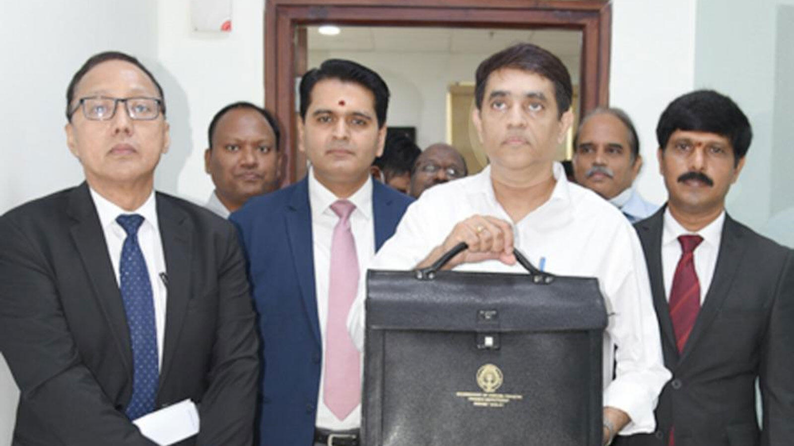 AP: Finance minister presents budget for year 2020-21