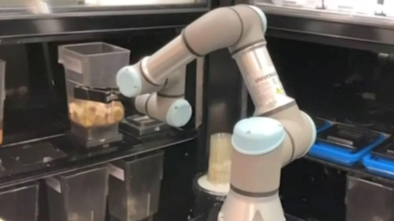 Robot cooks to reduce spread of COVID-19