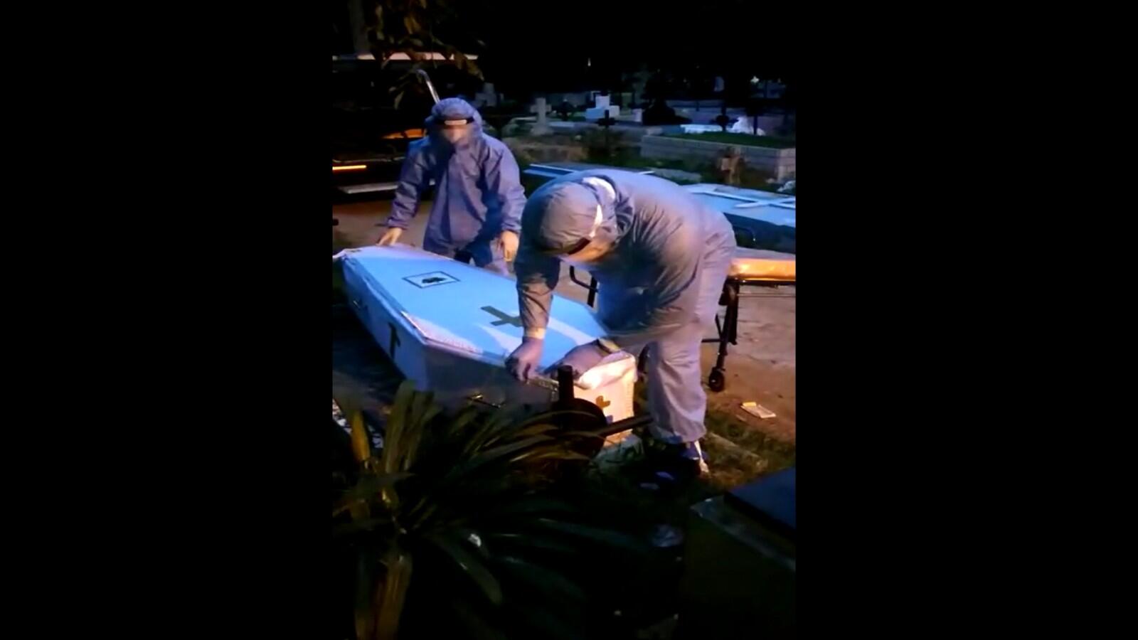 Powerlifting champion Mohammed Azmat helps conduct last rites of Covid ...