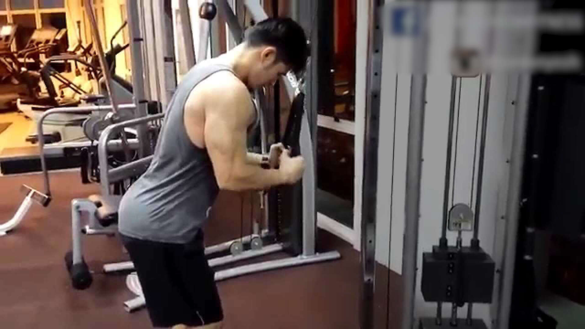Horseshoe triceps finisher
